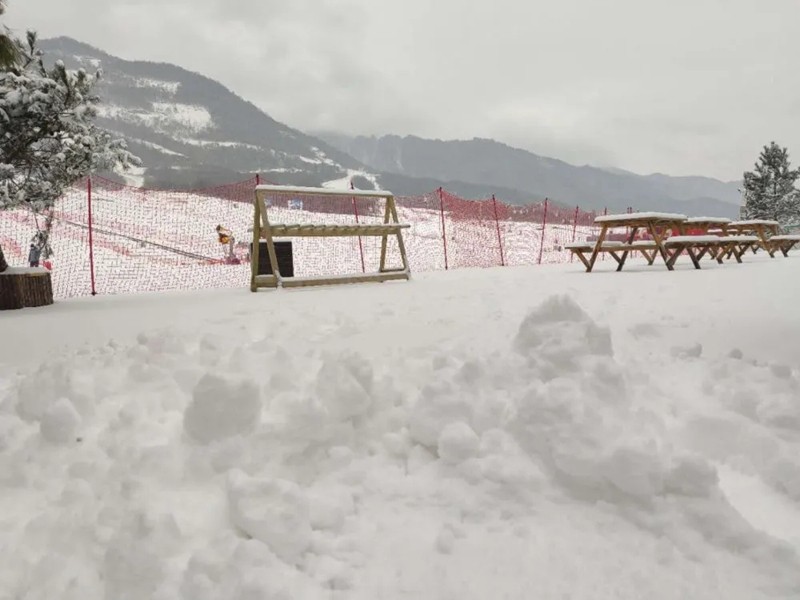 谁说雪季结束了！宝鸡鳌山还可以滑雪_陕西省体育局