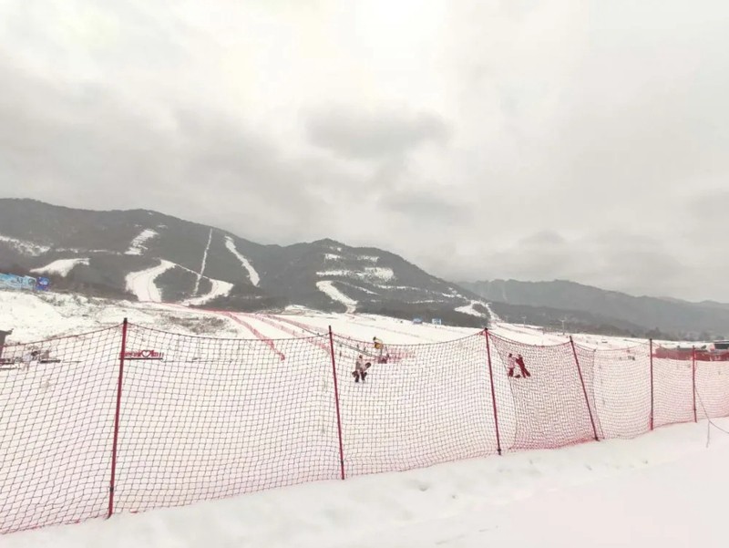 谁说雪季结束了！宝鸡鳌山还可以滑雪_陕西省体育局